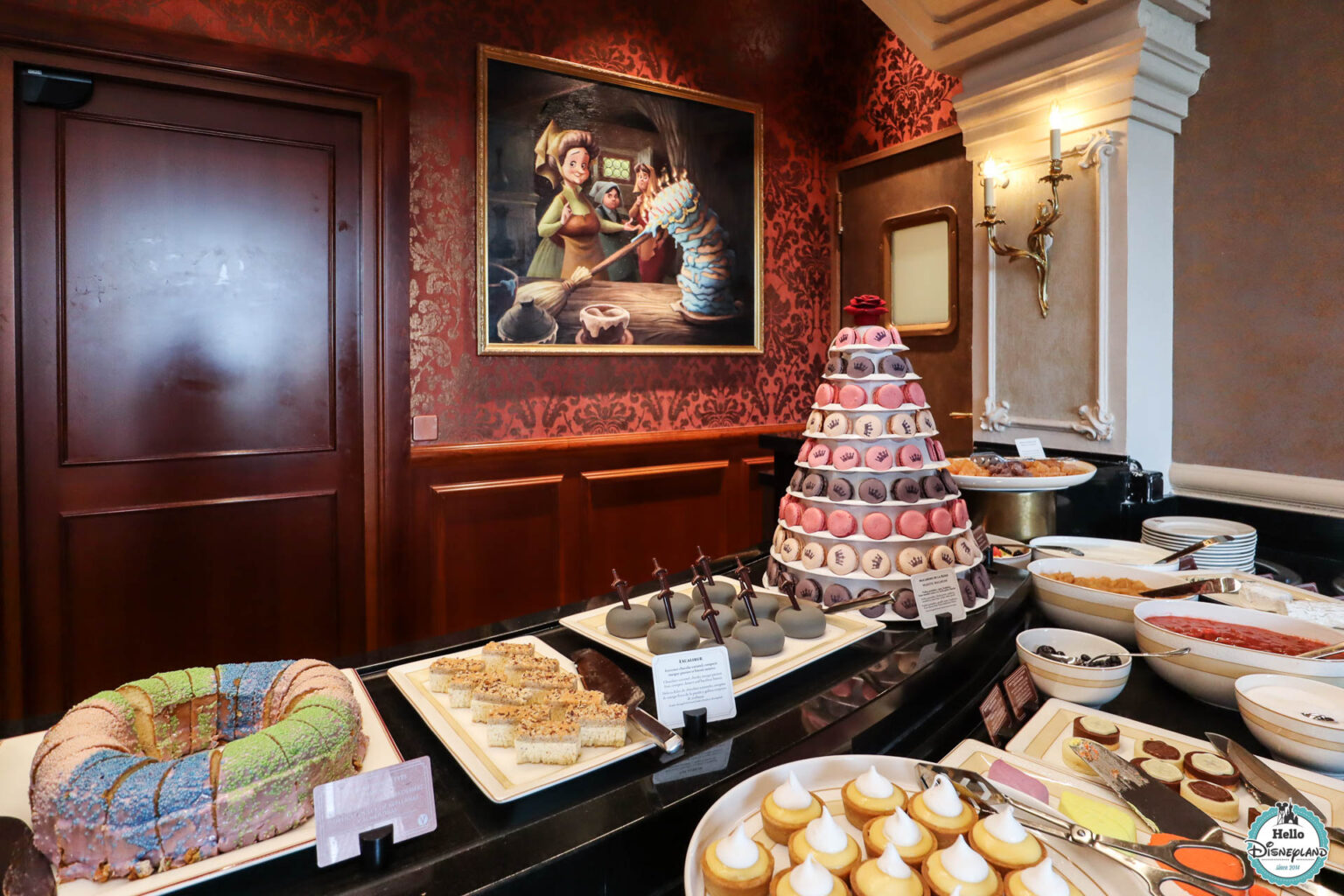 Royal Banquet : le buffet avec personnages du Disneyland Hotel | Hello ...